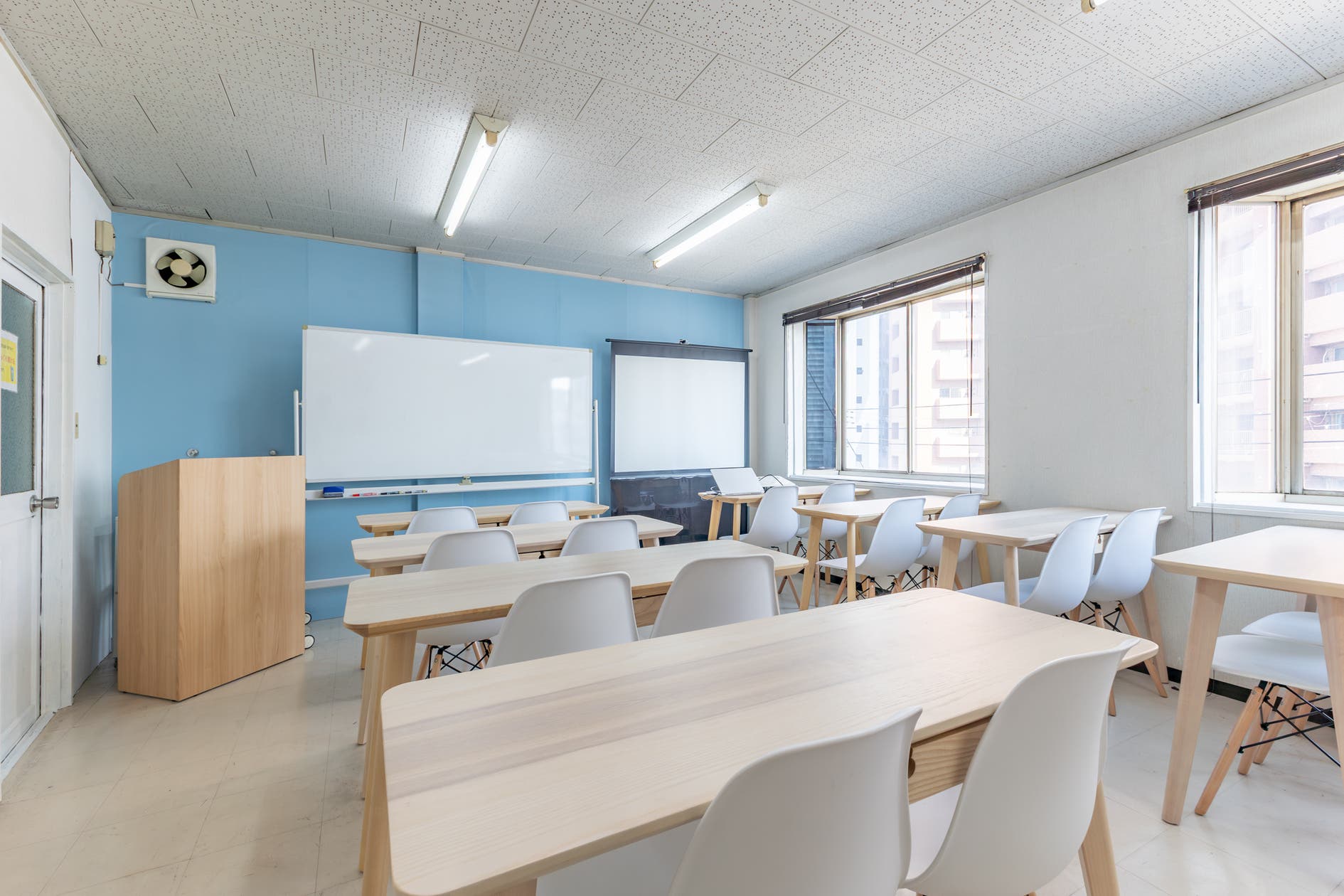 ＜MG4＞大阪駅から2駅！ 駅チカ！会議、ボドゲetc OK！ ホワイトボード/プロジェクター/Wi-Fi完備！の写真12