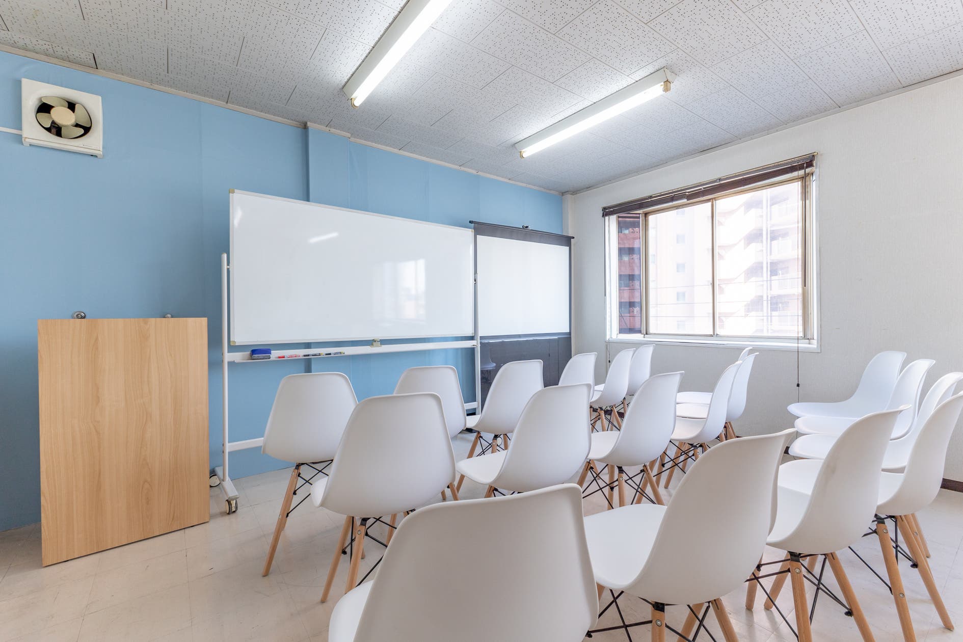 ＜MG4＞大阪駅から2駅！ 駅チカ！会議、ボドゲetc OK！ ホワイトボード/プロジェクター/Wi-Fi完備！の写真14