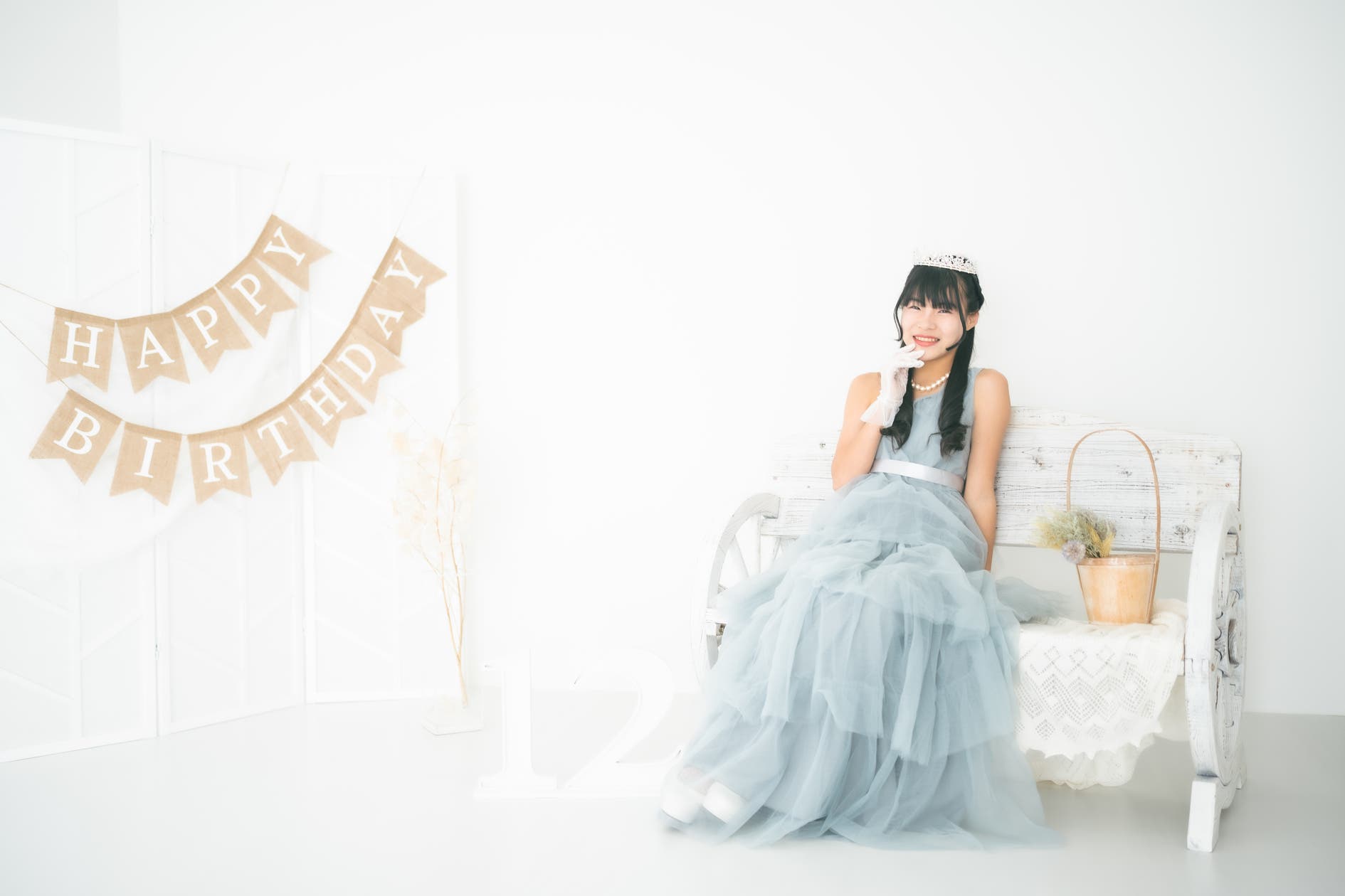 白を基調とした自然光豊かな撮影スタジオの写真11