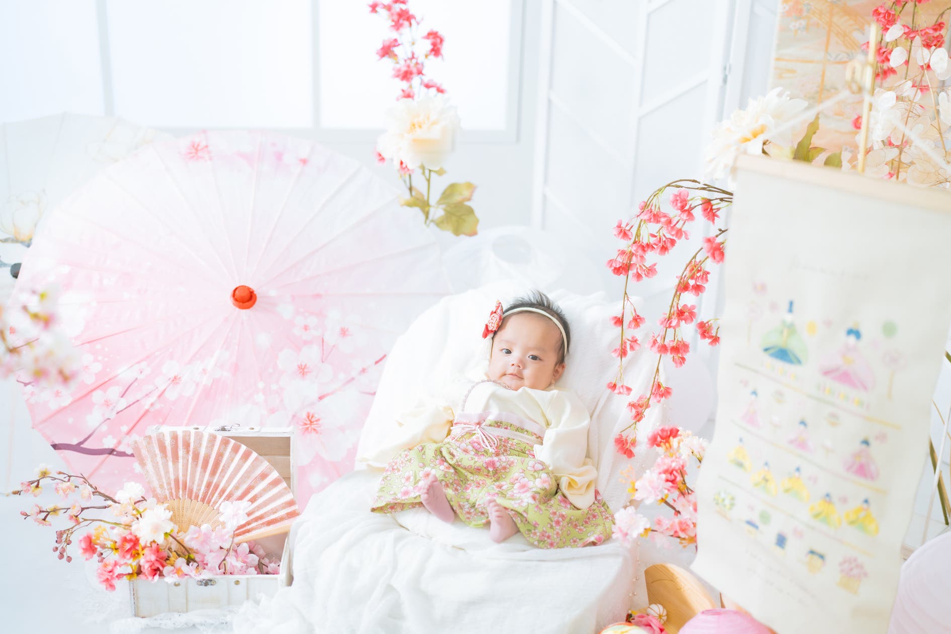 白を基調とした自然光豊かな撮影スタジオの写真13