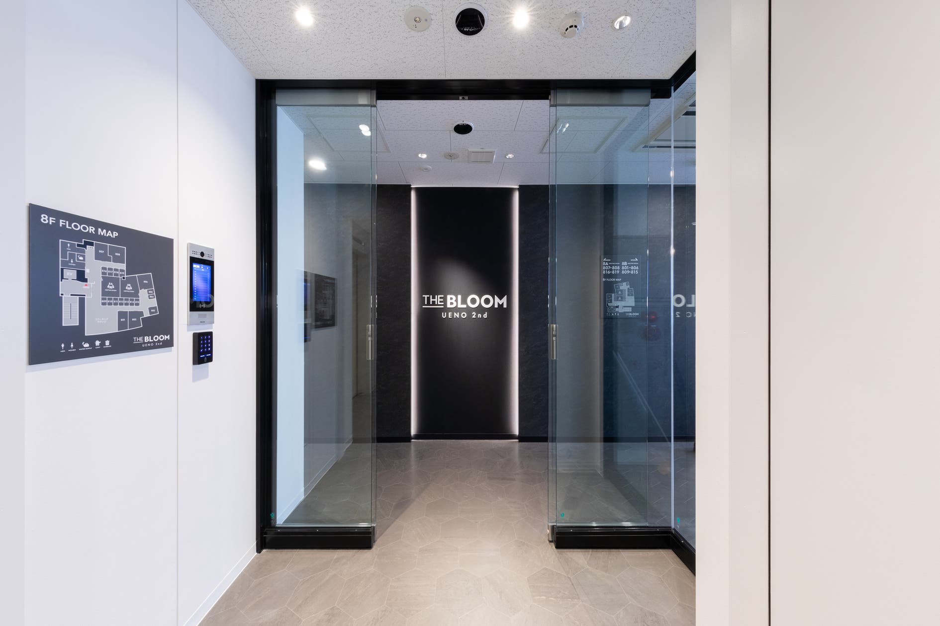 MEETING ROOM 8A【UENO　2nd】💺おしゃれな会議室8名席🌟75型モニター📺WEB会議🎤Wi-Fi有🛜 の写真2