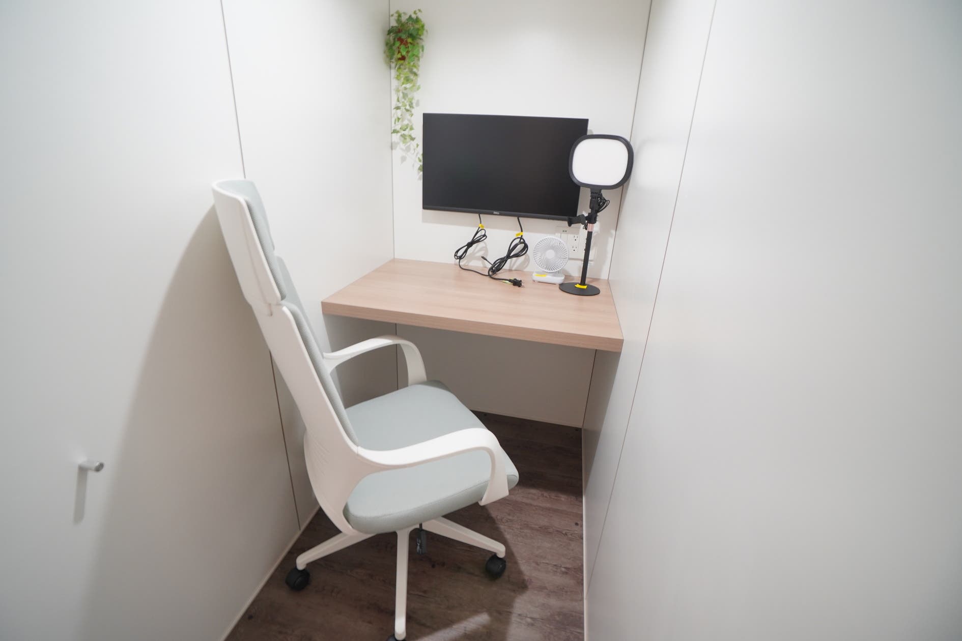 ＜ヒトリボックス 新横浜駅前No.1＞横アリ近く✨光Wi-Fi📶ナノイー発生機✨モニター🖥テレワーク/ZOOM/着替え/メイクの写真6