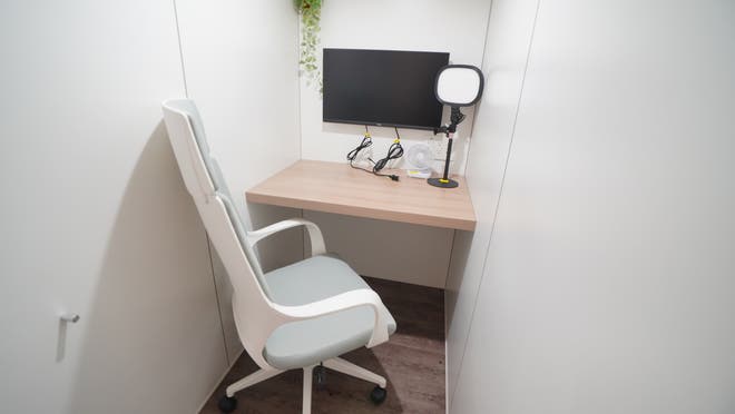 <ヒトリボックス 新横浜駅前No.1>横アリ近く✨光Wi-Fi📶ナノイー発生機✨モニター🖥テレワーク/ZOOM/着替え/メイクの写真6