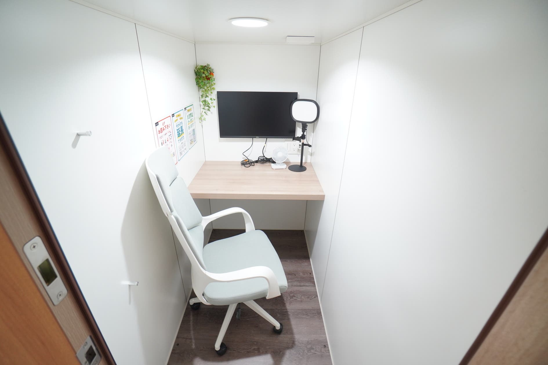 ＜ヒトリボックス 新横浜駅前No.3＞横アリ近く✨光Wi-Fi📶ナノイー発生機✨モニター🖥テレワーク/ZOOM/着替え/メイクの写真7