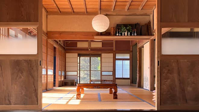 一棟貸しの古民家 昭和の造りの建物で広い室内空間と庭を自由にお使いいただけますの写真2