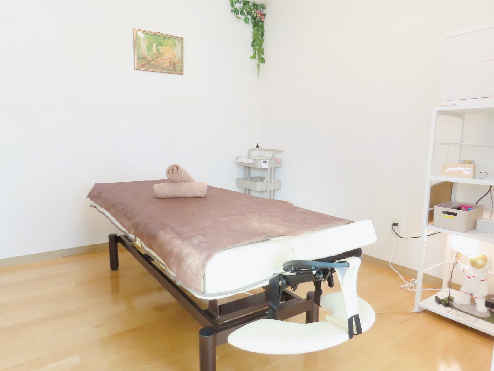 1時間/1,485円✨32㎡貸切✨様々な用途でご利用頂けます✨電動昇降ベッド完備✨シャワールーム完備✨の写真14