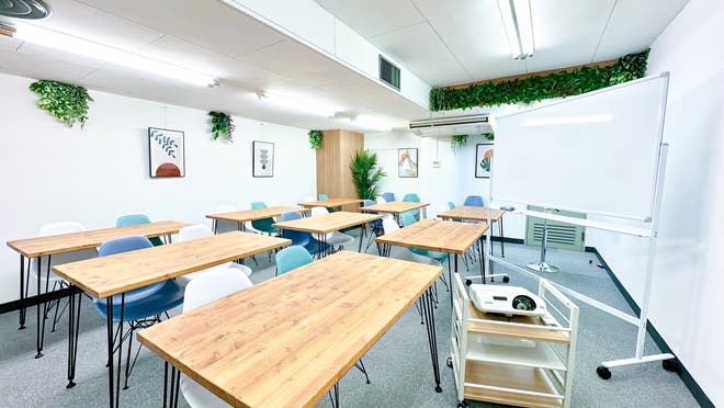 <紙屋町ミーティングポイント>🌟期間限定SALE🌟紙屋町西電停徒歩1分🚃Wi-Fi📶プロジェクター🎥会議/セミナー/研修/ボドゲの写真3