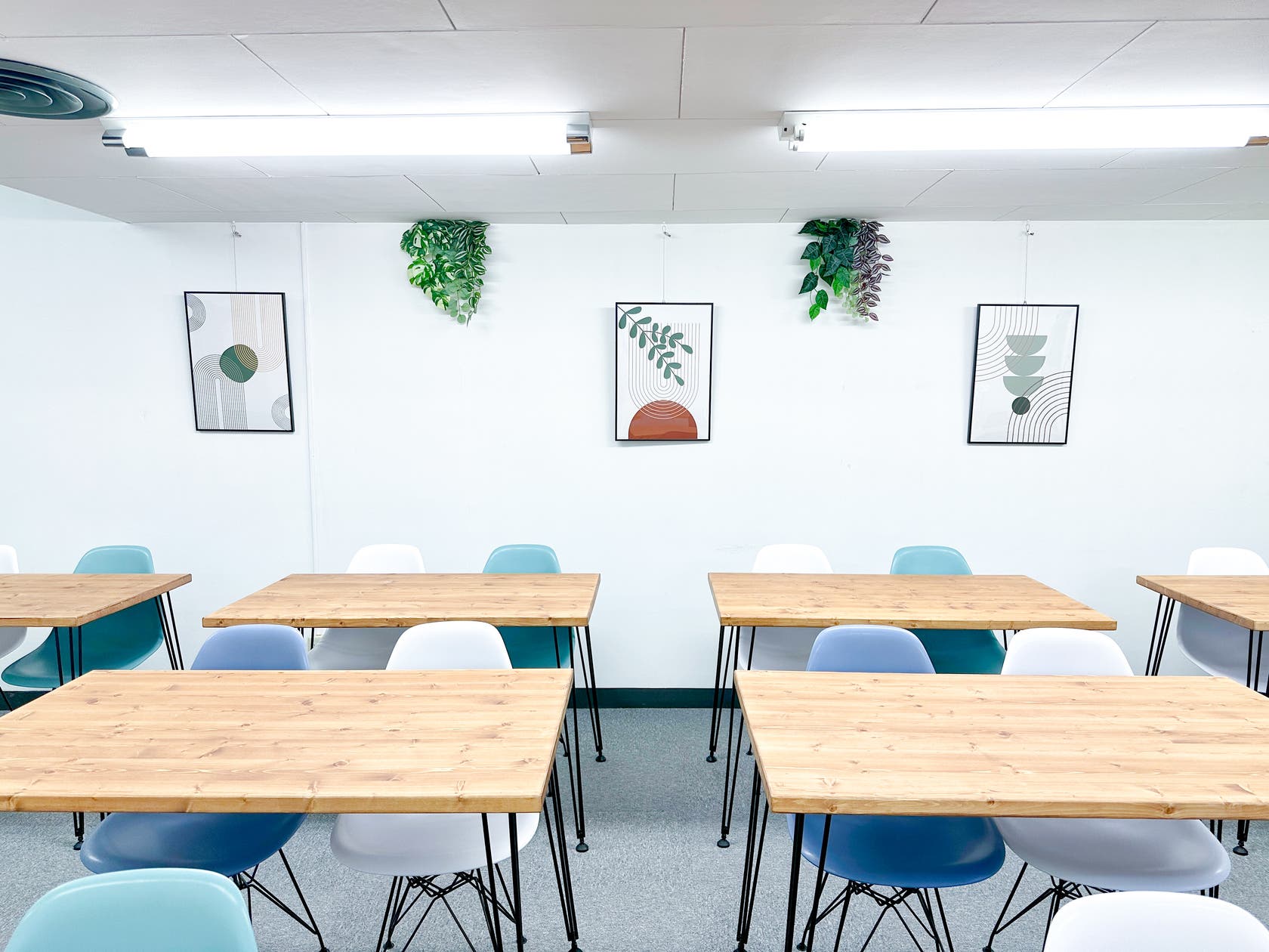 ＜紙屋町ミーティングポイント＞🌟期間限定SALE🌟紙屋町西電停徒歩1分🚃Wi-Fi📶プロジェクター🎥会議/セミナー/研修/ボドゲの写真7