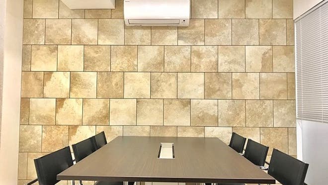 RAKUNA 上野MR【上野駅徒歩1分】最適6名☆会議や打合せの利用に最適!ホワイトボード追加★の写真1