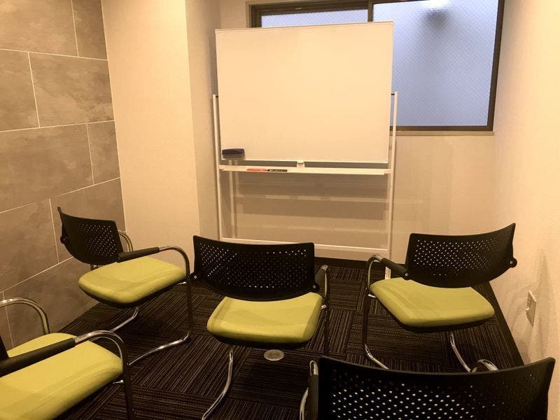 RAKUNA 上野MR２【上野駅徒歩1分】最適6名☆シンプルで高級感のあるゆったりとした広さ、会議や打合せの利用に最適！の写真5