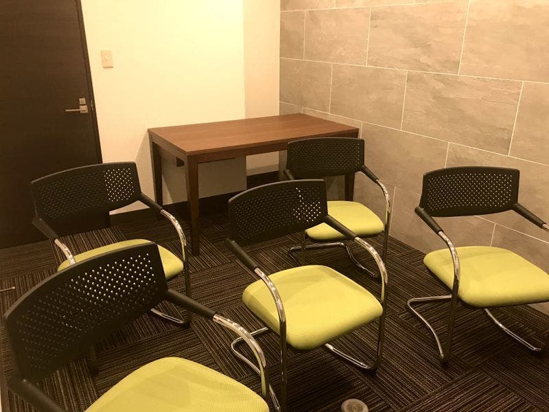 RAKUNA 上野MR２【上野駅徒歩1分】最適6名☆シンプルで高級感のあるゆったりとした広さ、会議や打合せの利用に最適！の写真6