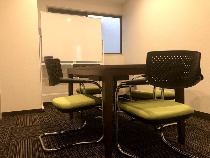 RAKUNA 上野MR２【上野駅徒歩1分】最適6名☆シンプルで高級感のあるゆったりとした広さ、会議や打合せの利用に最適！の写真8