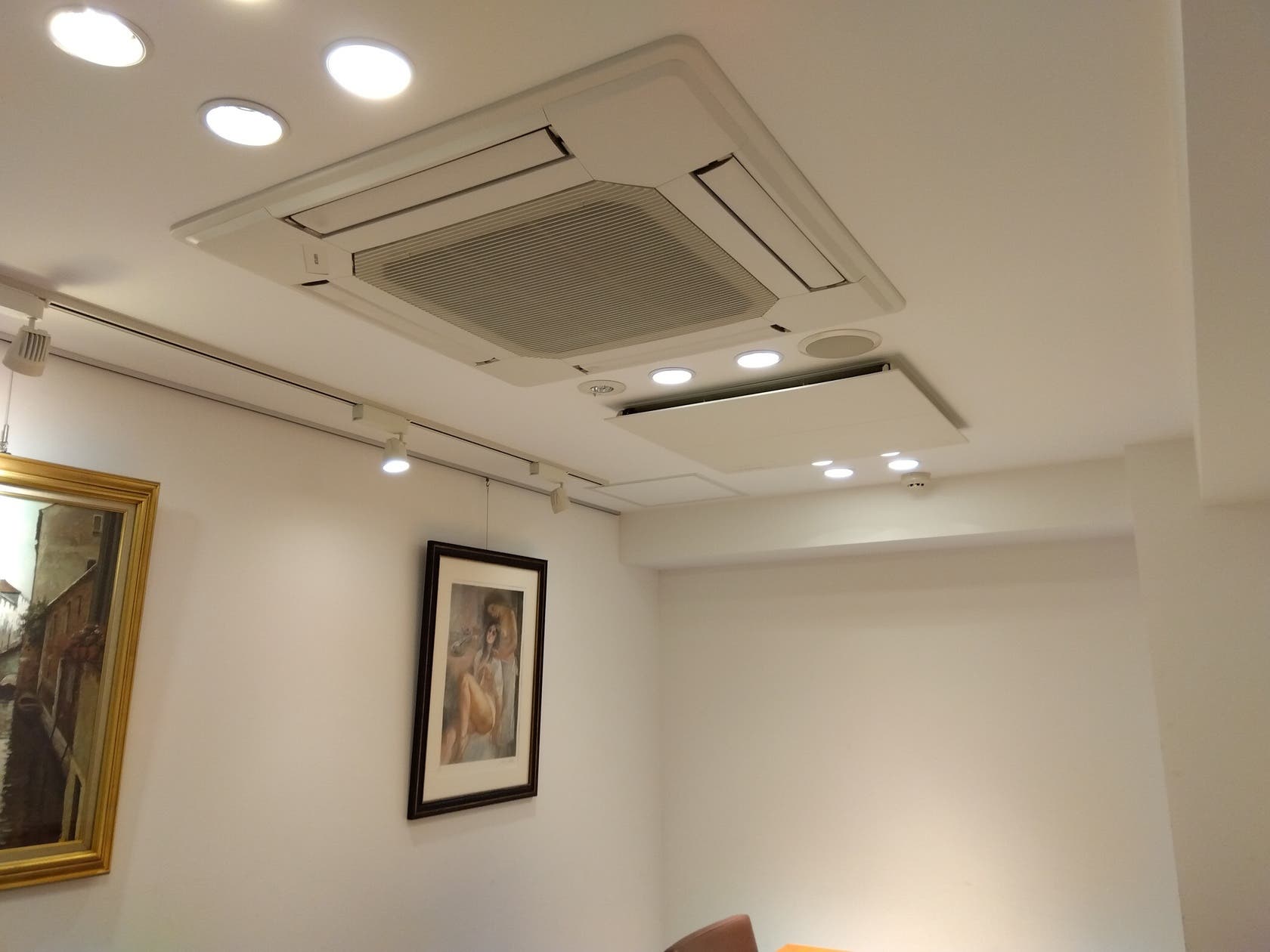 地域最安値770円～｜AI議事録の無料体験付きの会議室【roomC】の写真10