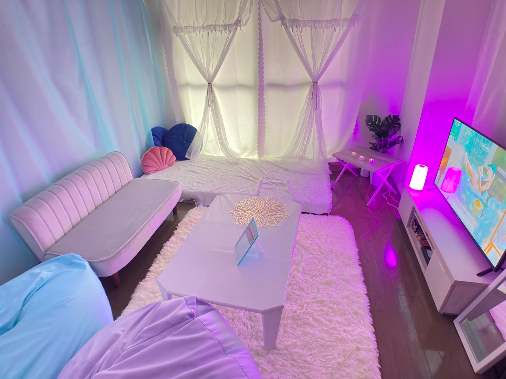 大阪梅田🎈防犯カメラ無し💛デートに人気🎈ゴロゴロくつろげる角部屋💛動画・映画鑑賞・ボドゲ・ごみ捨て〈ラグーン梅田〉の写真1