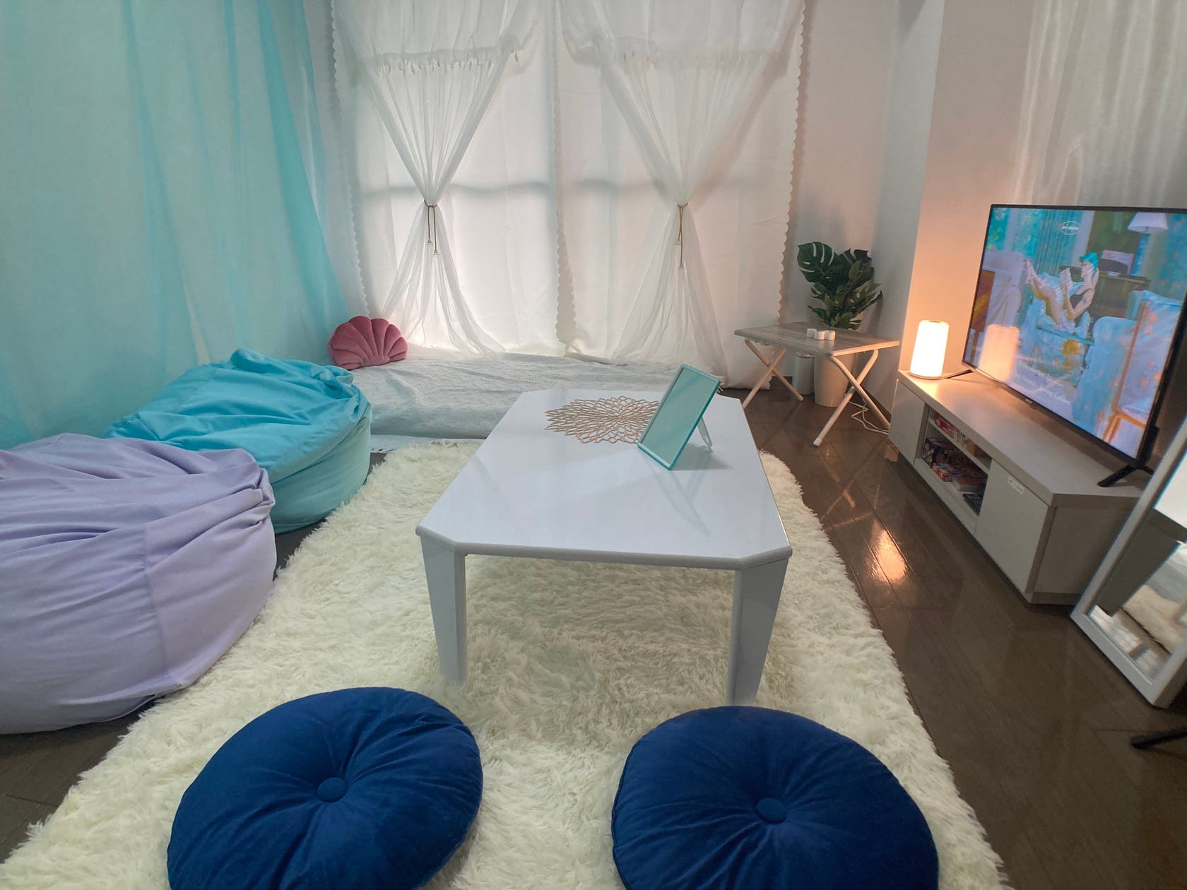 大阪梅田🎈防犯カメラ無し💛デートに人気🎈ゴロゴロくつろげる角部屋💛動画・映画鑑賞・ボドゲ・ごみ捨て〈ラグーン梅田〉の写真3