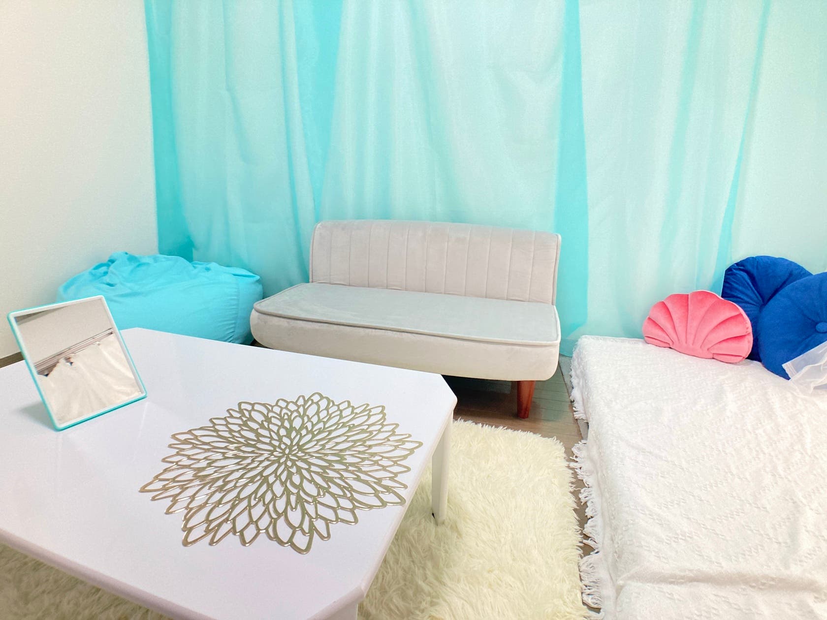 大阪梅田🎈防犯カメラ無し💛デートに人気🎈ゴロゴロくつろげる角部屋💛動画・映画鑑賞・ボドゲ・ごみ捨て〈ラグーン梅田〉の写真4