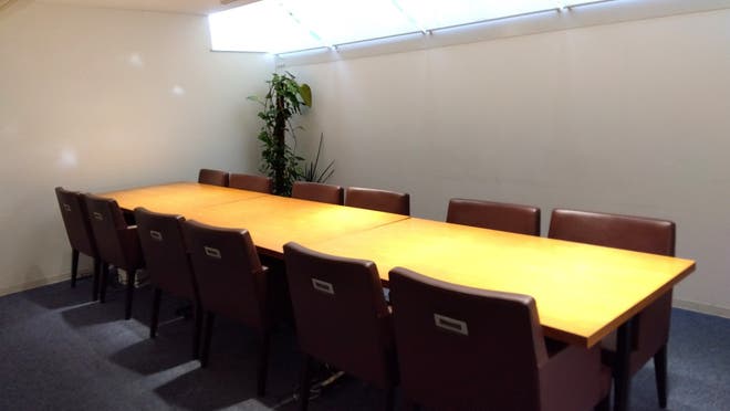 一日最大6,950円で利用可能。|AI議事録無料体験付きのハイテク会議室【roomD】の写真4