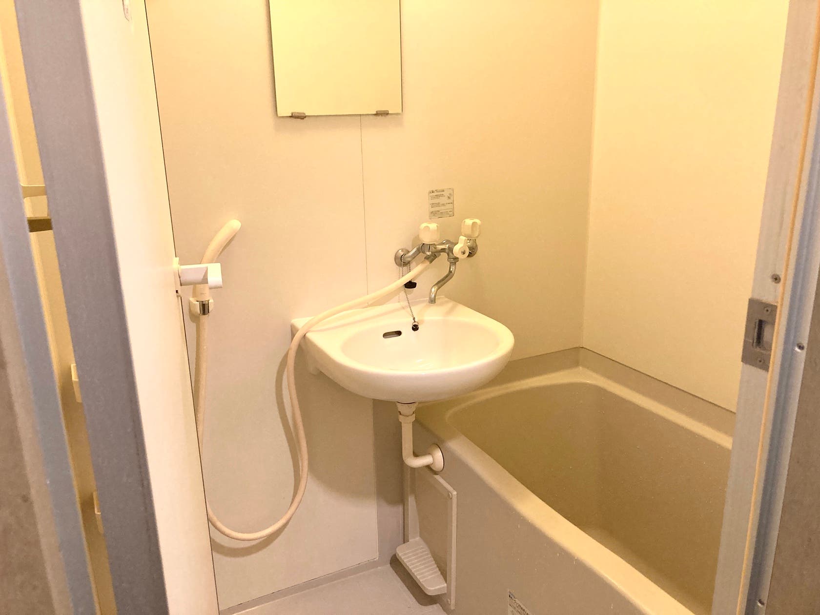 大阪梅田🎈防犯カメラ無し💛デートに人気🎈ゴロゴロくつろげる角部屋💛動画・映画鑑賞・ボドゲ・ごみ捨て〈ラグーン梅田〉の写真10