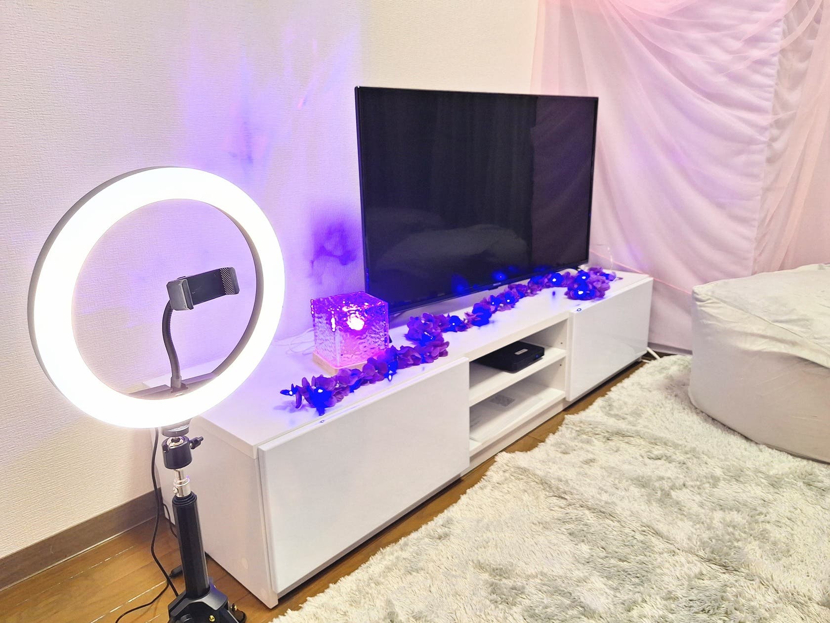 SNS映え部屋in梅田🍒防犯カメラ無し🍒デートに人気🍒ゴロゴロくつろげる🍒動画・映画鑑賞・ゲーム〈シリウス梅田〉の写真6