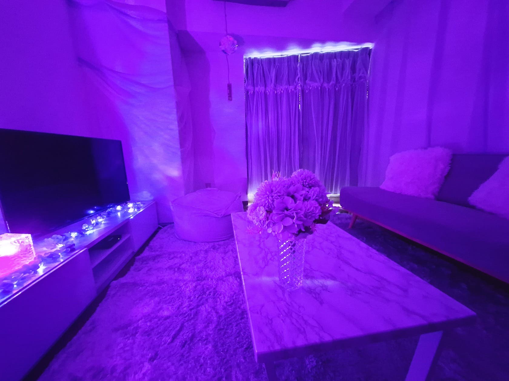 SNS映え部屋in梅田🍒防犯カメラ無し🍒デートに人気🍒ゴロゴロくつろげる🍒動画・映画鑑賞・ゲーム〈シリウス梅田〉の写真2