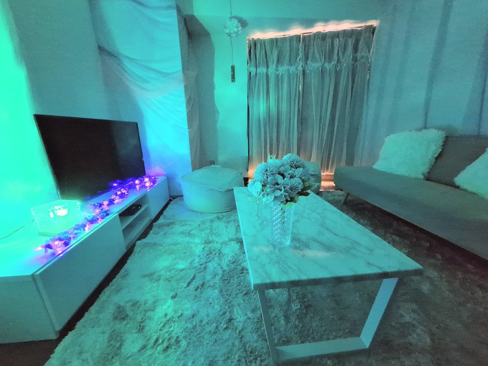 SNS映え部屋in梅田🍒防犯カメラ無し🍒デートに人気🍒ゴロゴロくつろげる🍒動画・映画鑑賞・ゲーム〈シリウス梅田〉の写真3