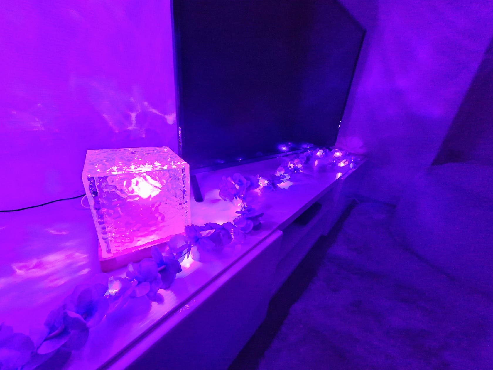 SNS映え部屋in梅田🍒防犯カメラ無し🍒デートに人気🍒ゴロゴロくつろげる🍒動画・映画鑑賞・ゲーム〈シリウス梅田〉の写真4