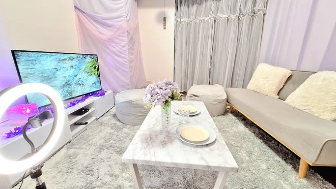 SNS映え部屋in梅田🍒防犯カメラ無し🍒デートに人気🍒ゴロゴロくつろげる🍒動画・映画鑑賞・ゲーム〈シリウス梅田〉の写真1