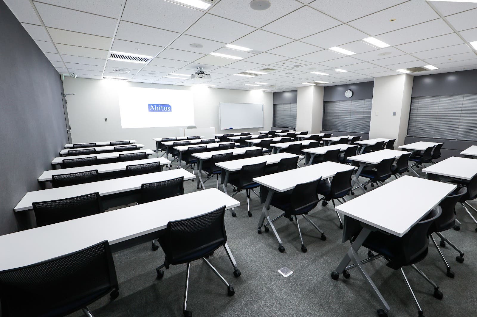 新宿駅近くの会議室　セミナールーム1の写真2