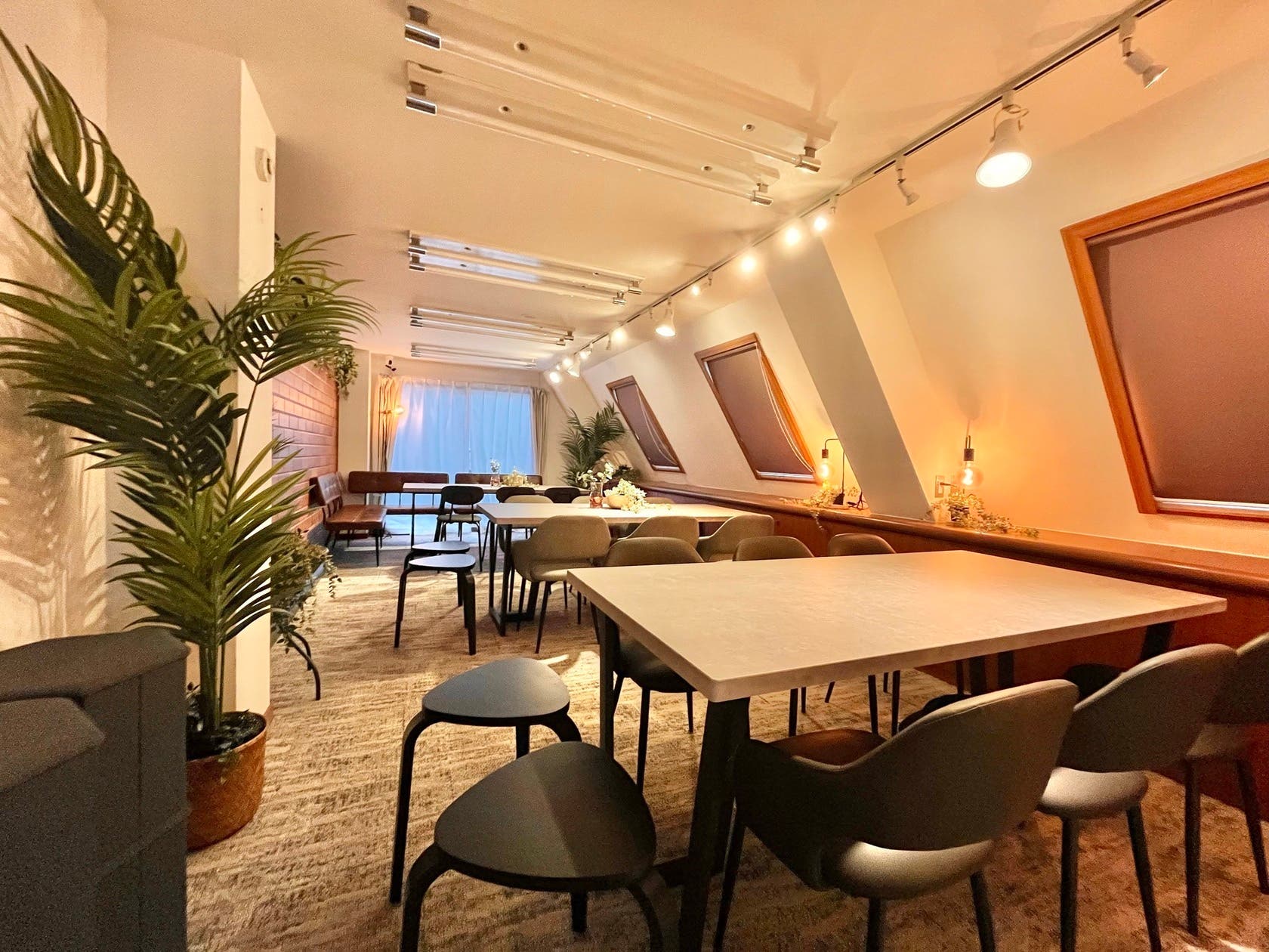 NEW!【JR神田駅3分】最大30名/光無料Wifi/会議・撮影・懇親会・推し会・女子会・ボドゲ等！飲食🍷可！の写真1