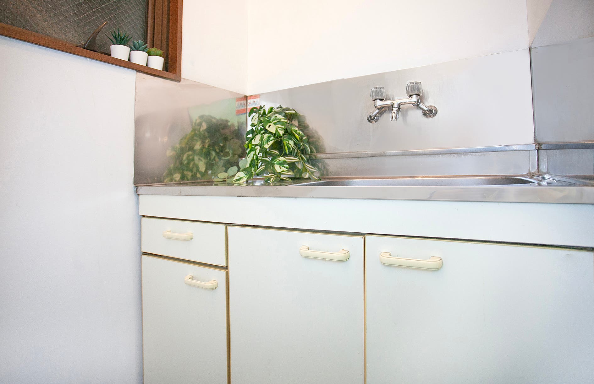 仲御徒町駅2分✨上野駅３出口3分✨御徒町駅北口３分✨１フロアー１ルーム１階🍀20名🍀会議・ボドゲ・施術ベッド２🍀1日プラン有✨の写真27