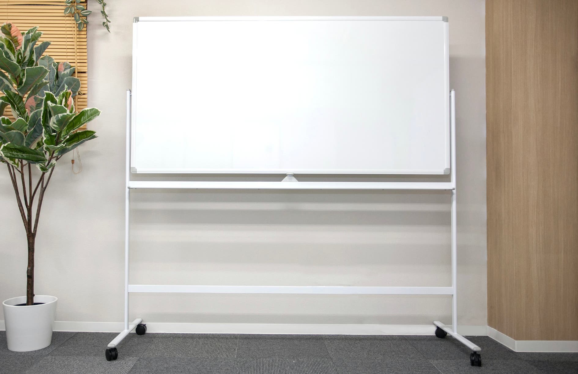 仲御徒町駅2分✨上野駅３出口3分✨御徒町駅北口３分✨１フロアー１ルーム１階🍀20名🍀会議・ボドゲ・施術ベッド２🍀1日プラン有✨の写真16