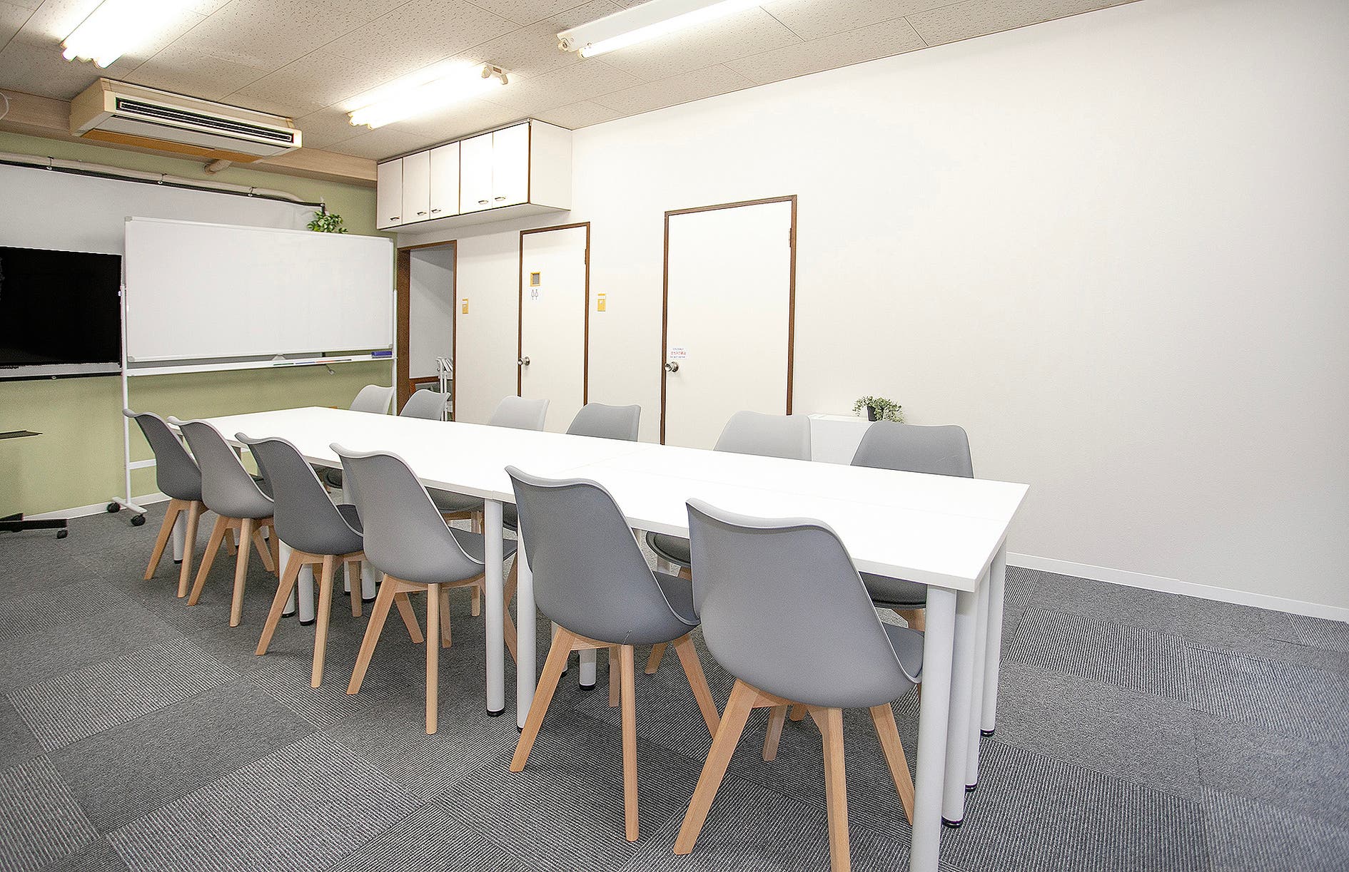 仲御徒町駅2分✨上野駅３出口3分✨御徒町駅北口３分✨１フロアー１ルーム１階🍀20名🍀会議・ボドゲ・施術ベッド２🍀1日プラン有✨の写真24