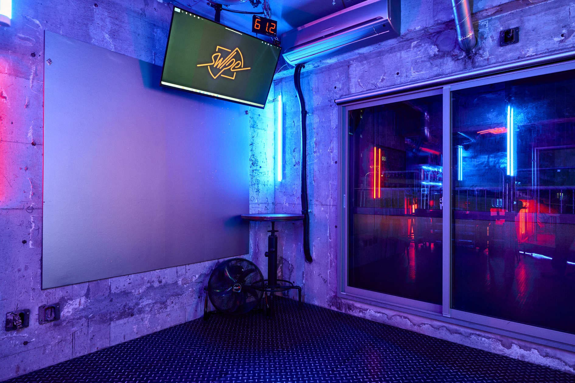 渋谷から一駅 池尻大橋駅徒歩3分 ネオンと音響が魅力のサイバーパンクなDJバーの写真9