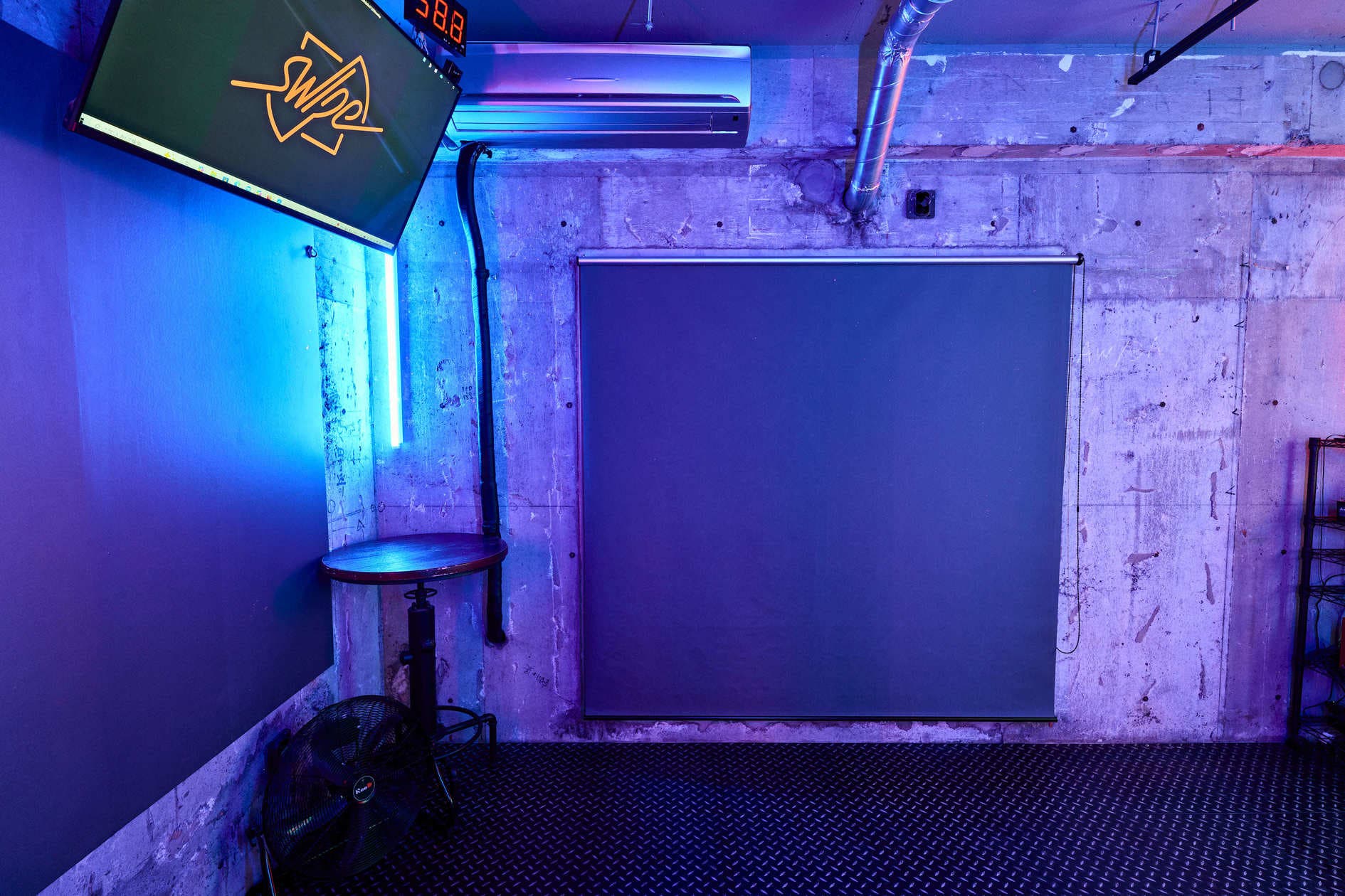 渋谷から一駅 池尻大橋駅徒歩3分 ネオンと音響が魅力のサイバーパンクなDJバーの写真10