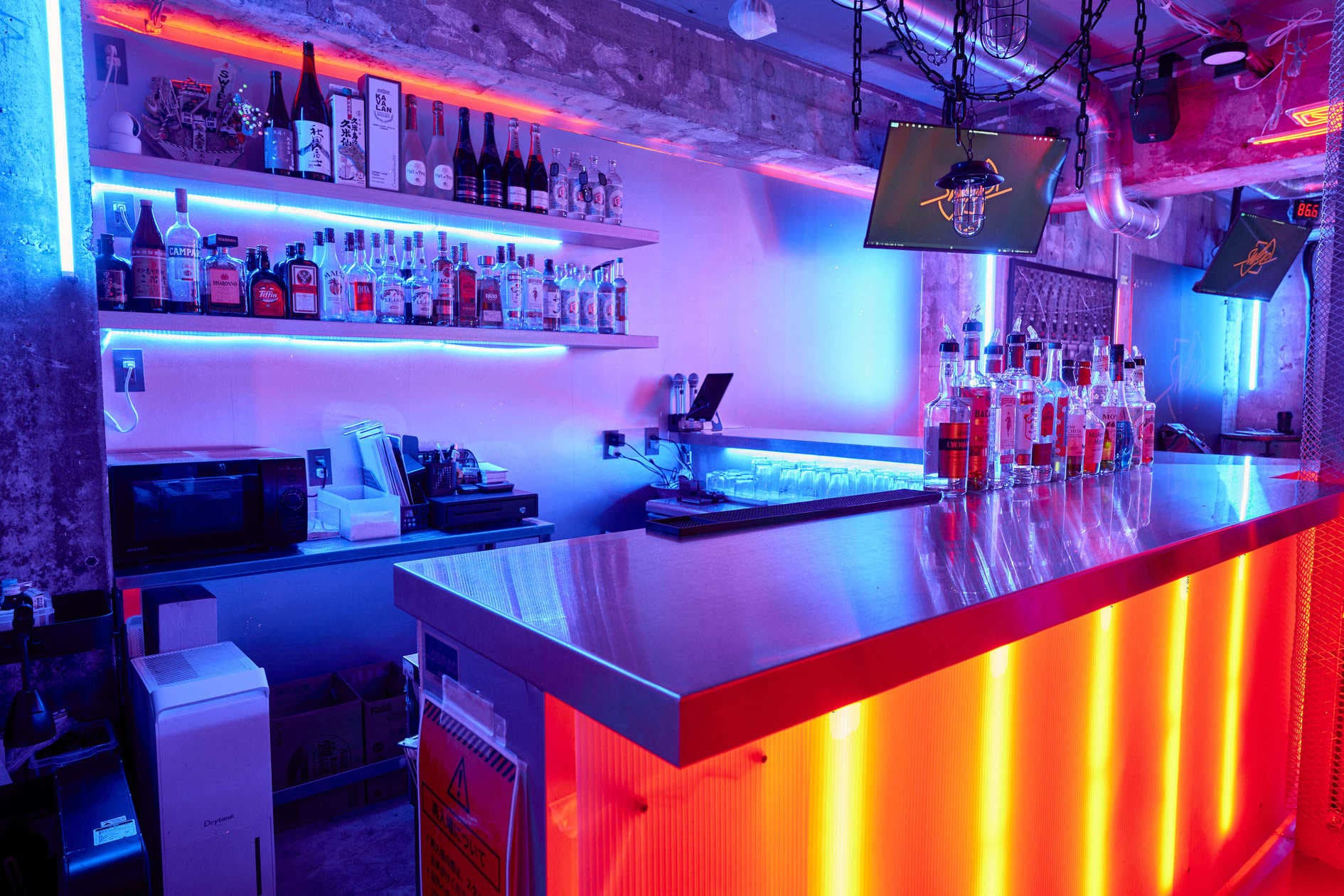 渋谷から一駅 池尻大橋駅徒歩3分 ネオンと音響が魅力のサイバーパンクなDJバーの写真11