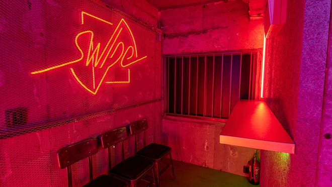 渋谷から一駅 池尻大橋駅徒歩3分 ネオンと音響が魅力のサイバーパンクなDJバーの写真4