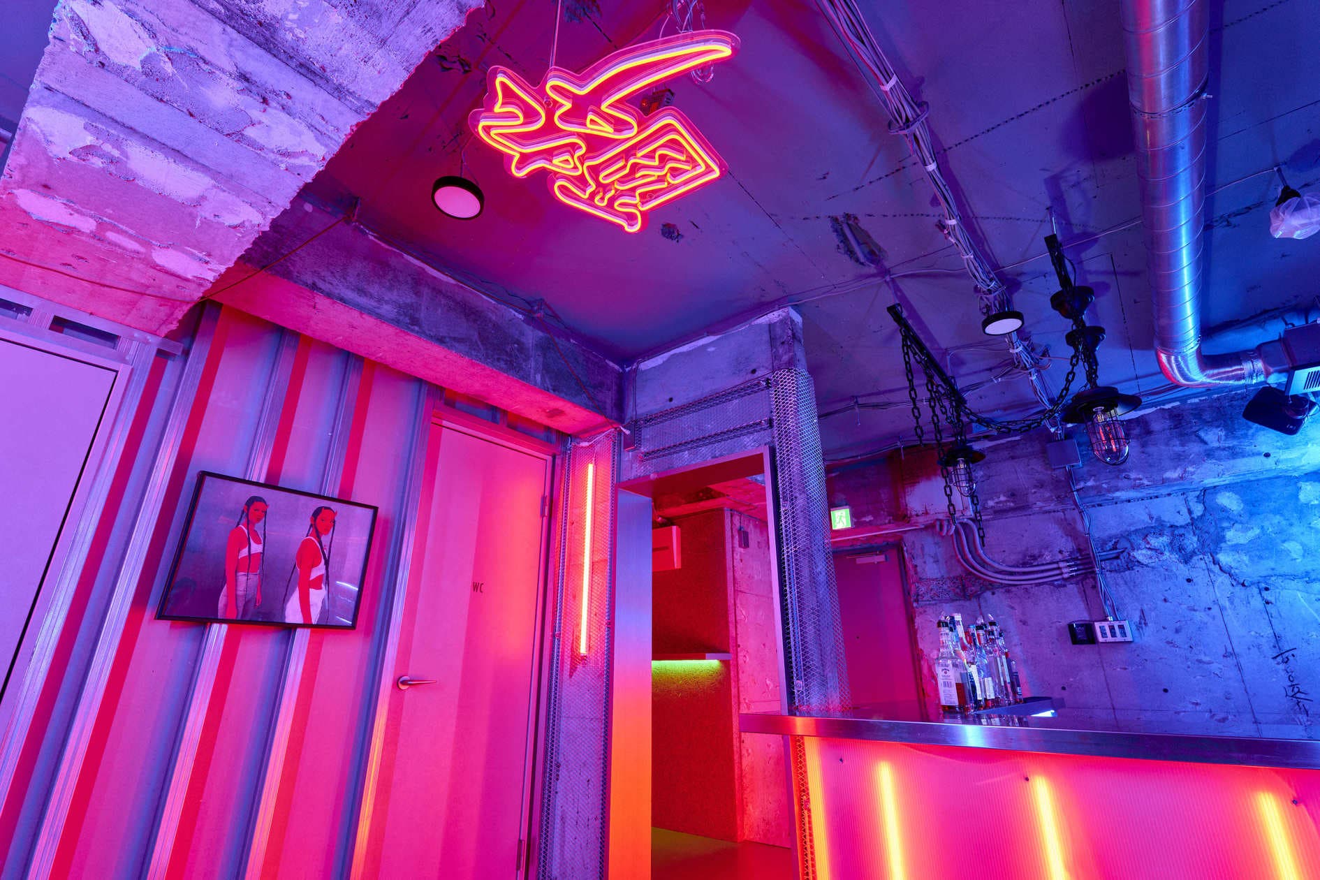 渋谷から一駅 池尻大橋駅徒歩3分 ネオンと音響が魅力のサイバーパンクなDJバーの写真12