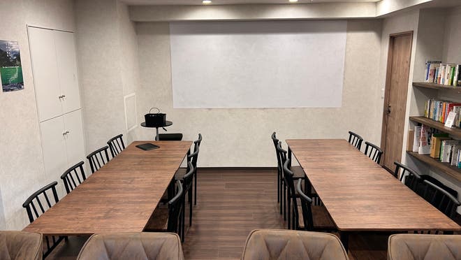 御徒町駅至近! プロジェクター、大きめホワイトボードシート完備! 会議・勉強会・上映会向きスペースの写真2