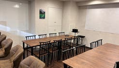 御徒町駅至近! プロジェクター、大きめホワイトボードシート完備! 会議・勉強会・上映会向きスペースの写真3