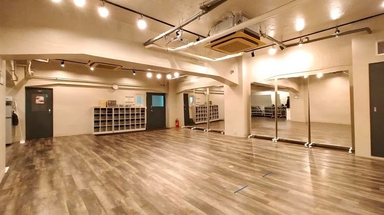 【まるちか人形町】会議、研修、説明会、カルチャースクール、使い方自由な多目的スペース※建物手前の外階段から地下へお降りください※の写真1