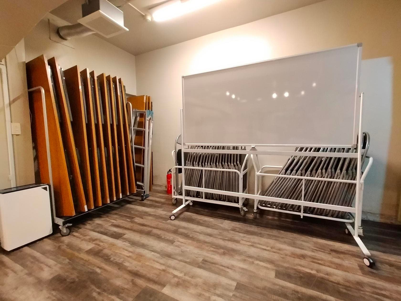 【まるちか人形町】会議、研修、説明会、カルチャースクール、使い方自由な多目的スペース※建物手前の外階段から地下へお降りください※の写真11