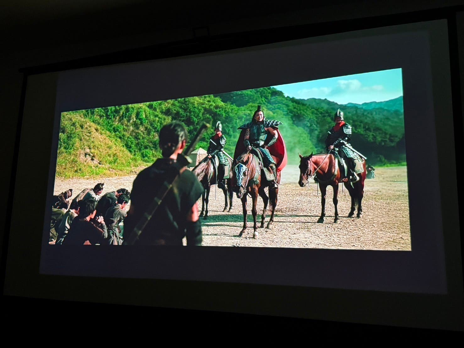 【🎄12月セール割引中】駅前好立地！（元町駅徒歩3分・三宮駅徒歩5分）大きなソファでくつろぐあなただけのシアタールーム🎦の写真7