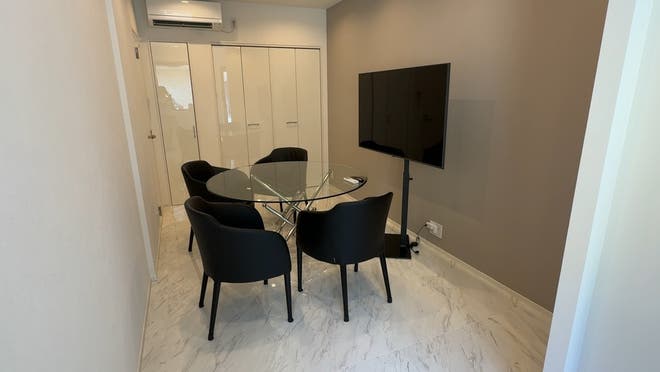 南青山の閑静な住宅街にあるホームパーティルームの写真1