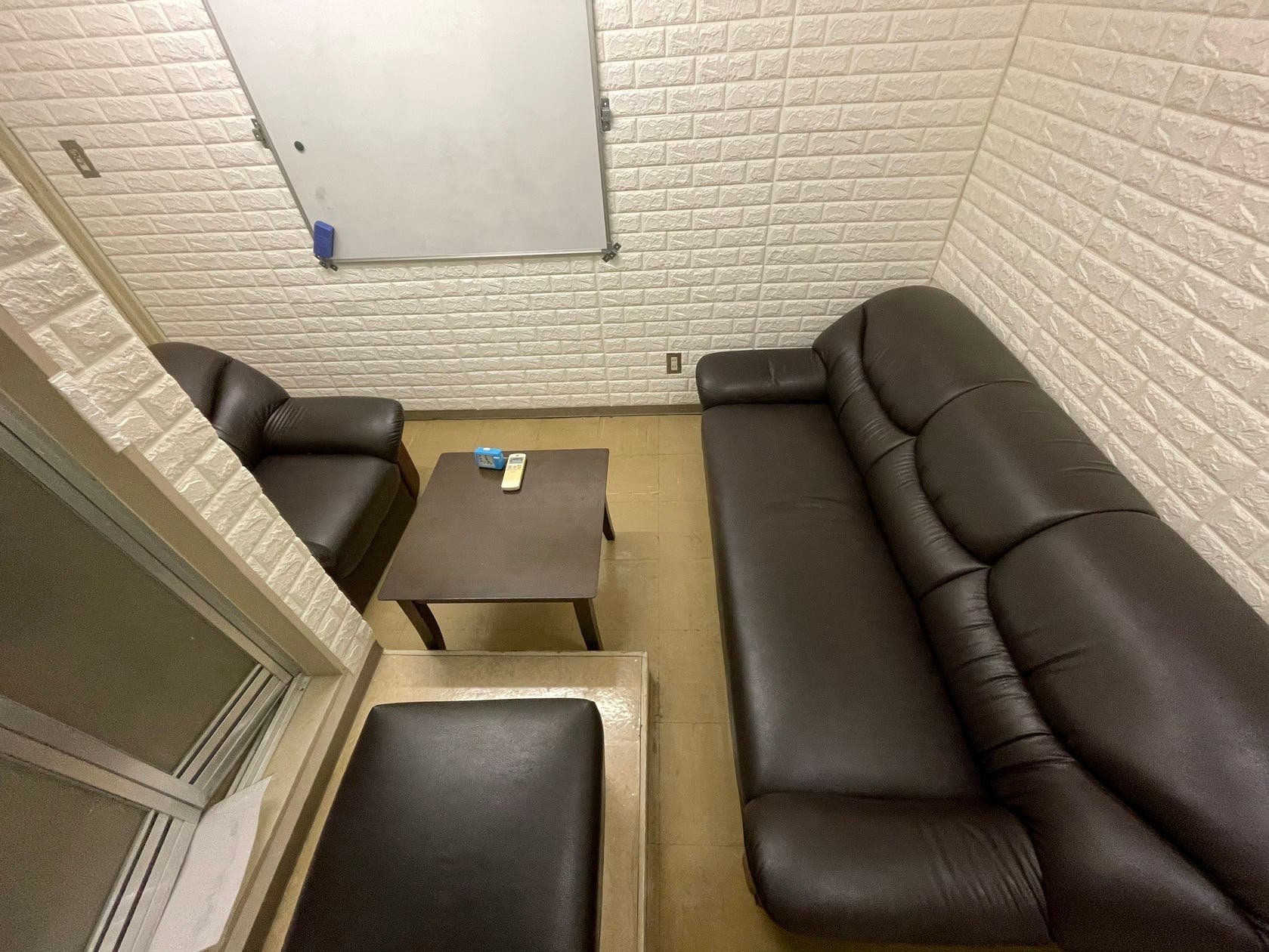 JR新宿駅南口より徒歩4分、THビル4階Bルームの写真3