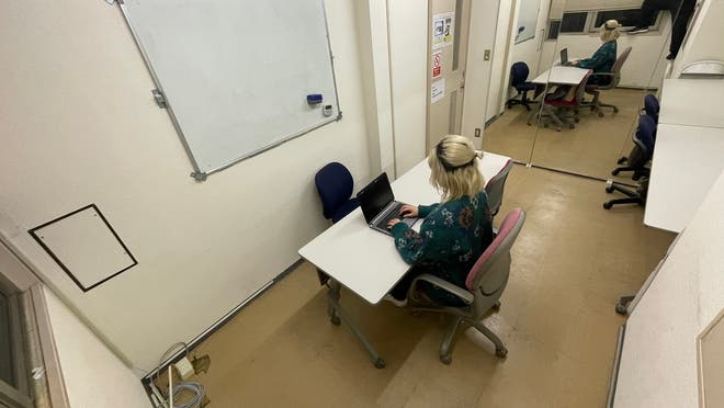 新宿駅徒歩4分圏内、THビル3階Bルーム 小会議室をリーズナブルにお貸しします!日当たり良好!の写真2