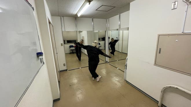 新宿駅徒歩4分圏内、THビル3階Bルーム 小会議室をリーズナブルにお貸しします!日当たり良好!の写真3