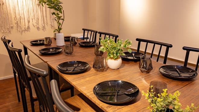 【🎄クリスマス&忘年会🎅】谷町九丁目駅すぐ/最大22名⭐️広々したお部屋に最高級ソファを使用⭐️の写真8