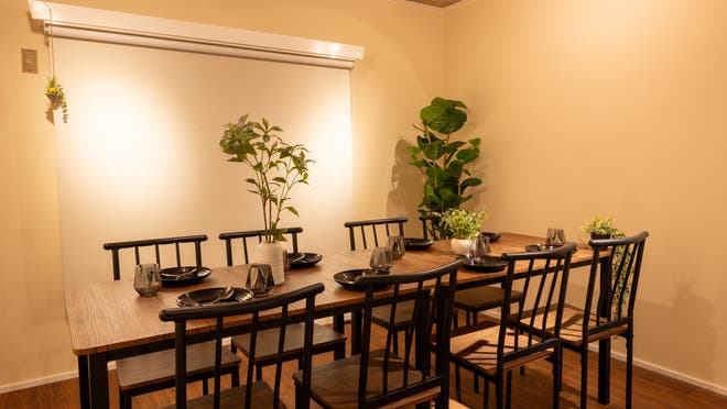 【🎄クリスマス&忘年会🎅】谷町九丁目駅すぐ/最大22名⭐️広々したお部屋に最高級ソファを使用⭐️の写真9