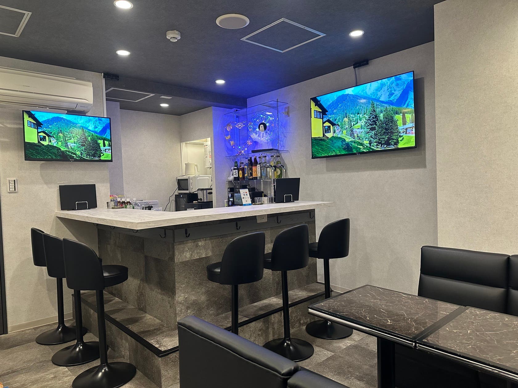 2000円で貸切【BAR貸切】大阪ミナミ★【持ち込み自由】【カラオケあり】の写真1