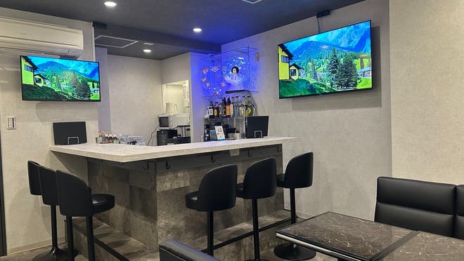 2000円で貸切【BAR貸切】大阪ミナミ★【持ち込み自由】【カラオケあり】の写真1